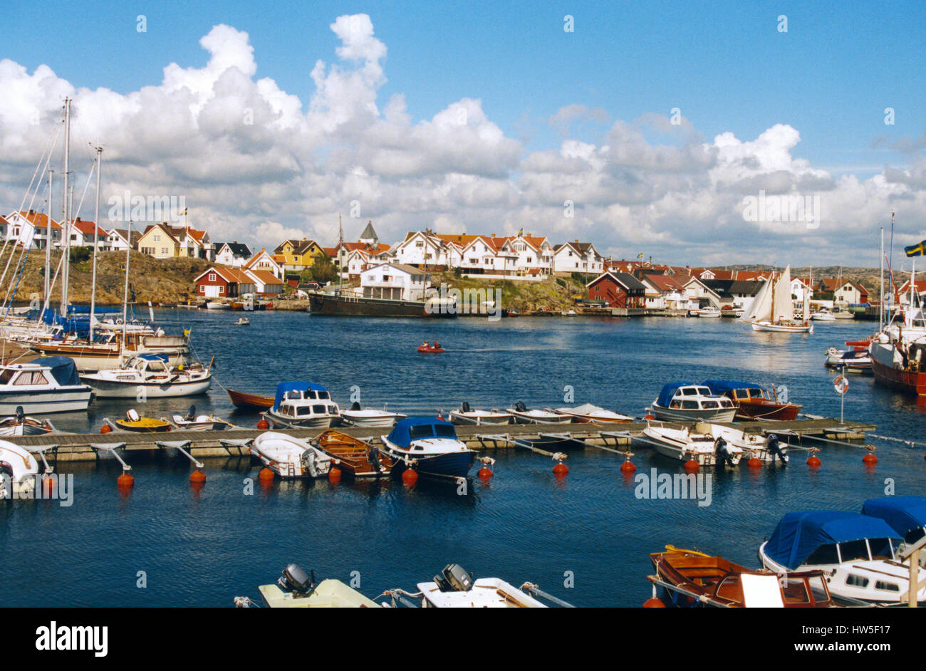 KLÄDESHOLMEN Bohuslän 2001 Old fishing village with the villas climp up ...