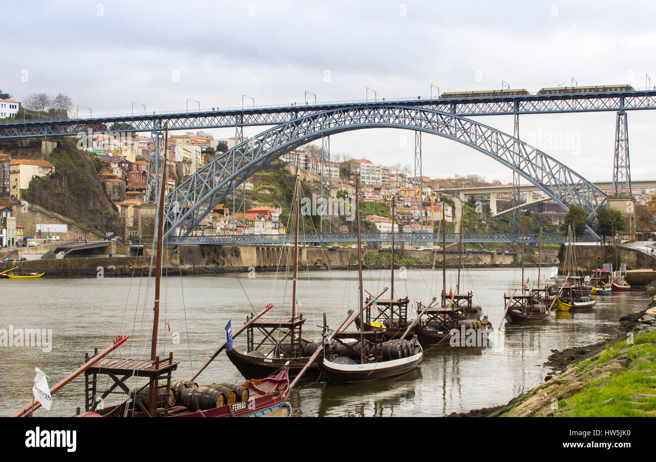 The dom luis bridge, porto hi-res stock photography and images - Alamy
