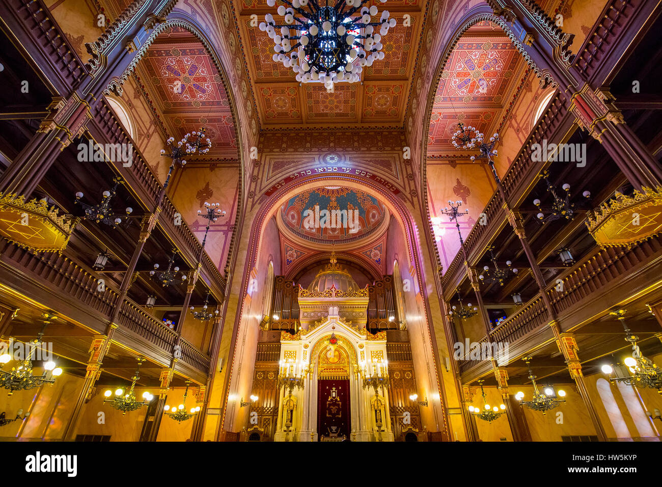 Interior of the Dohány Street or Great Jewish Synagogue nagy zsinagóga ...