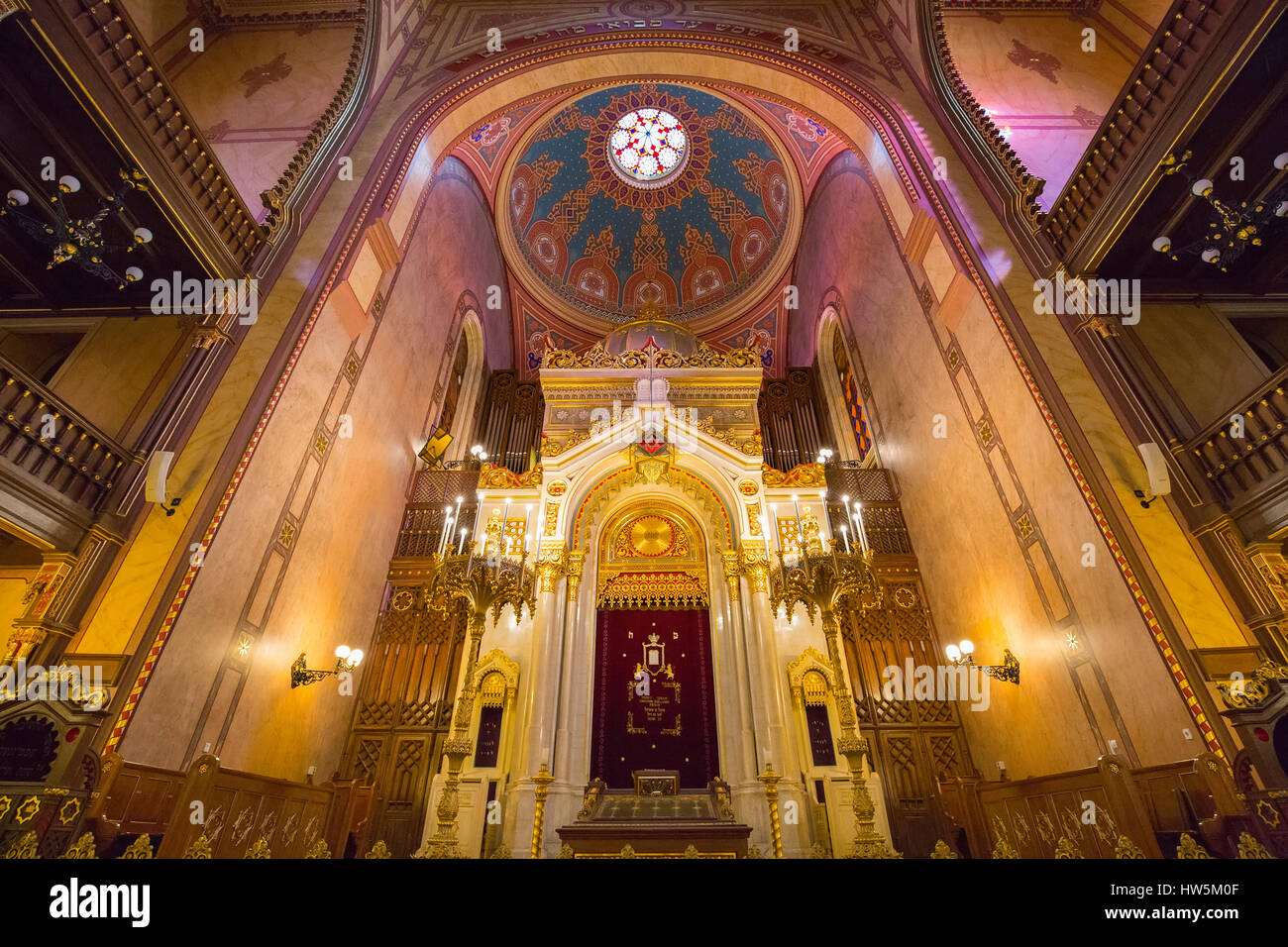 Interior of the Dohány Street or Great Jewish Synagogue nagy zsinagóga ...