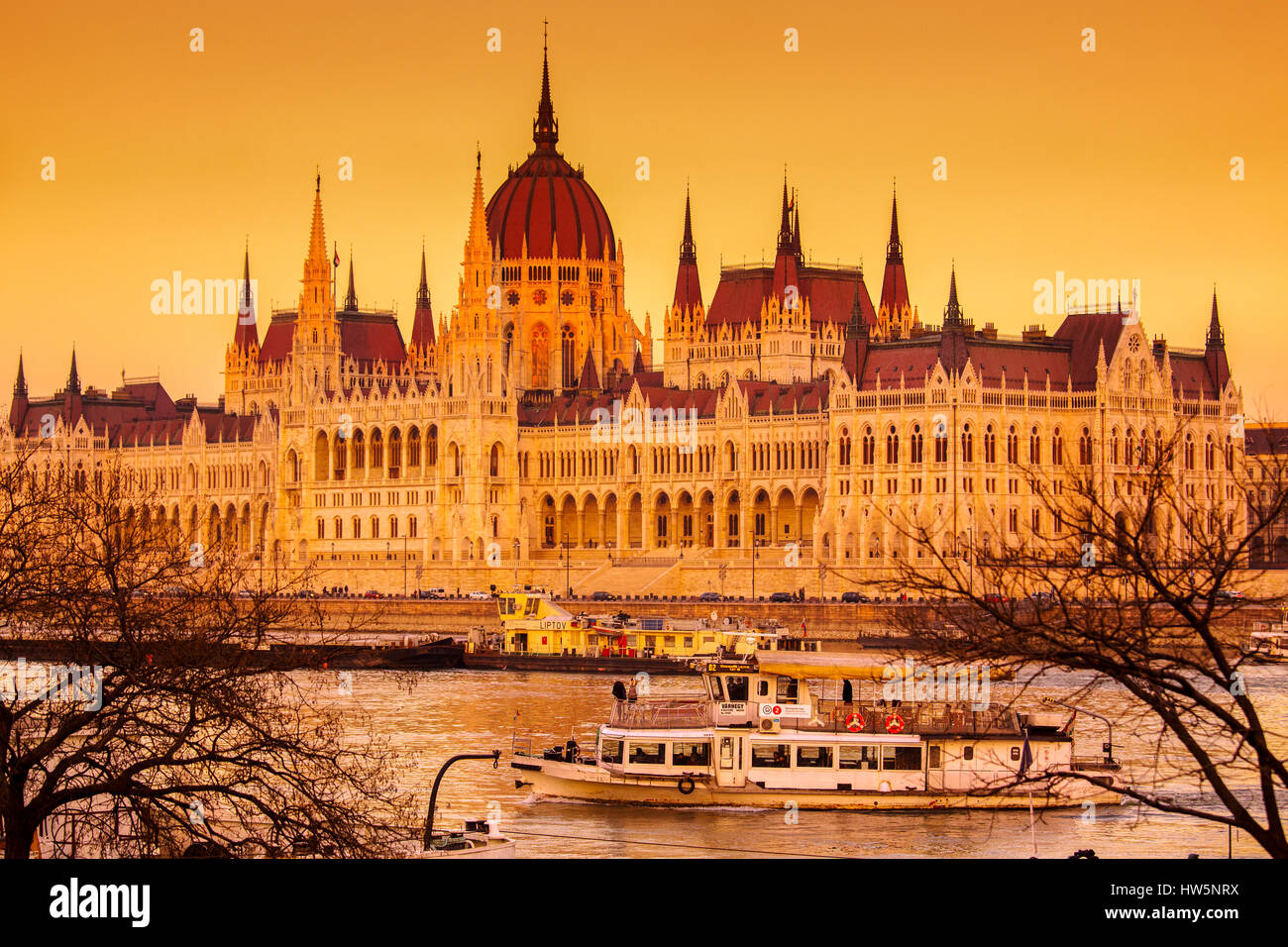 Hungarian parlament hi-res stock photography and images - Alamy