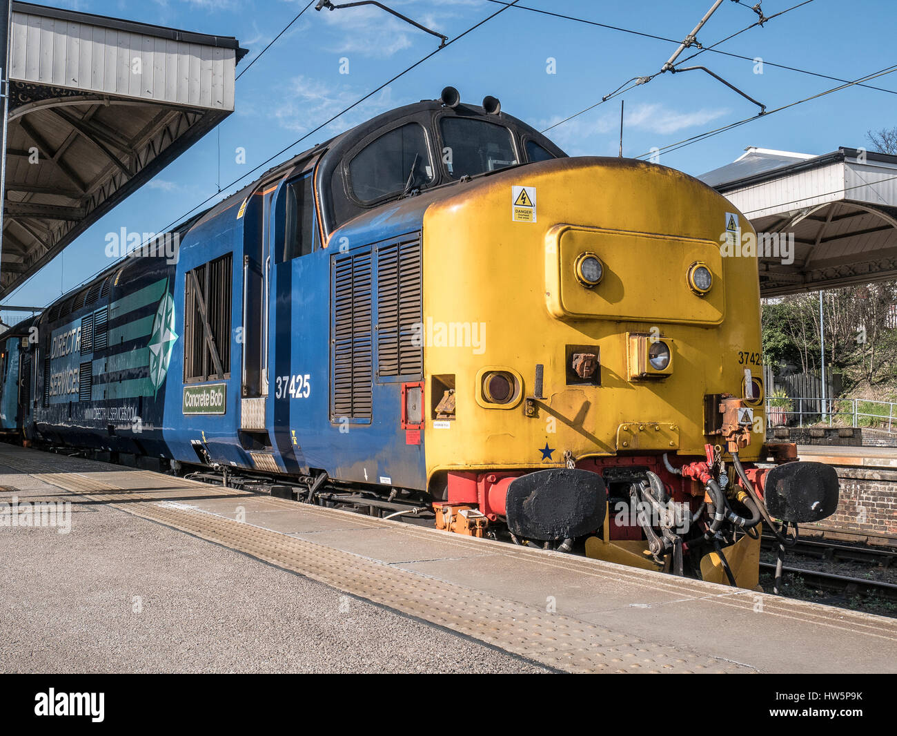 Class 37425 concrete bob locomotive hi-res stock photography and images ...
