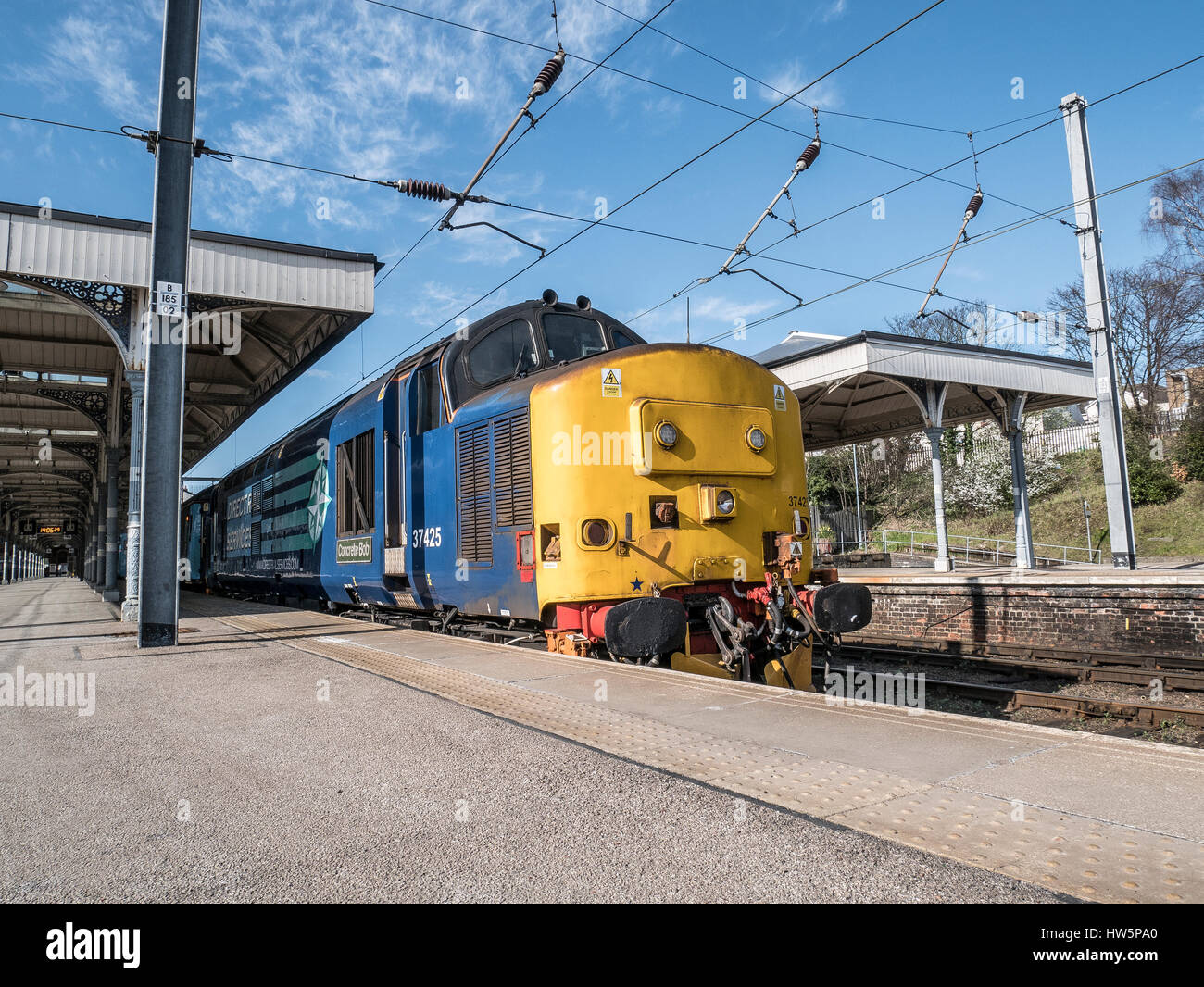 Class 37425 locomotive concrete bob hi-res stock photography and images ...