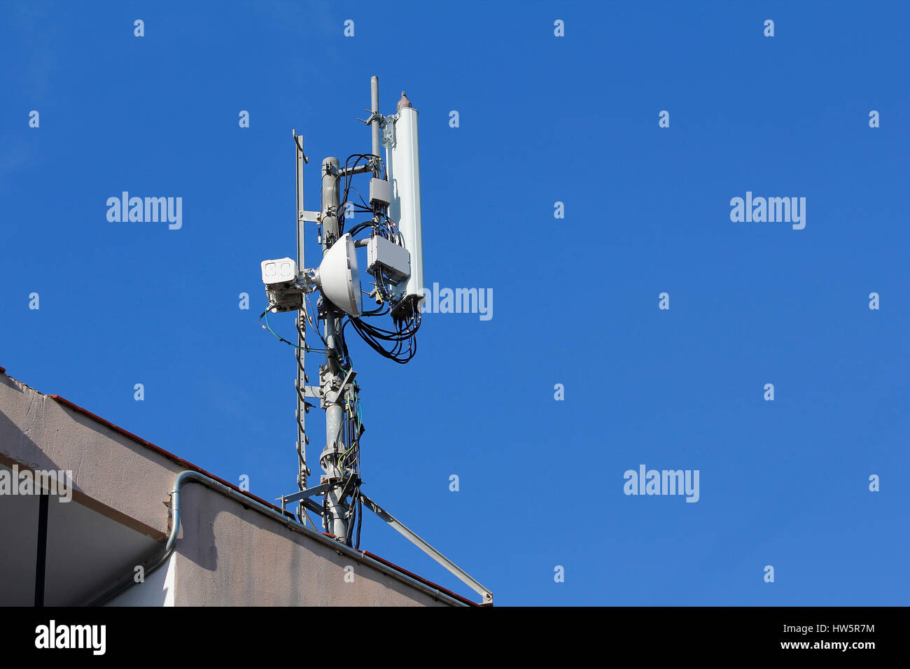 Rooftop building antenna city hi-res stock photography and images - Alamy