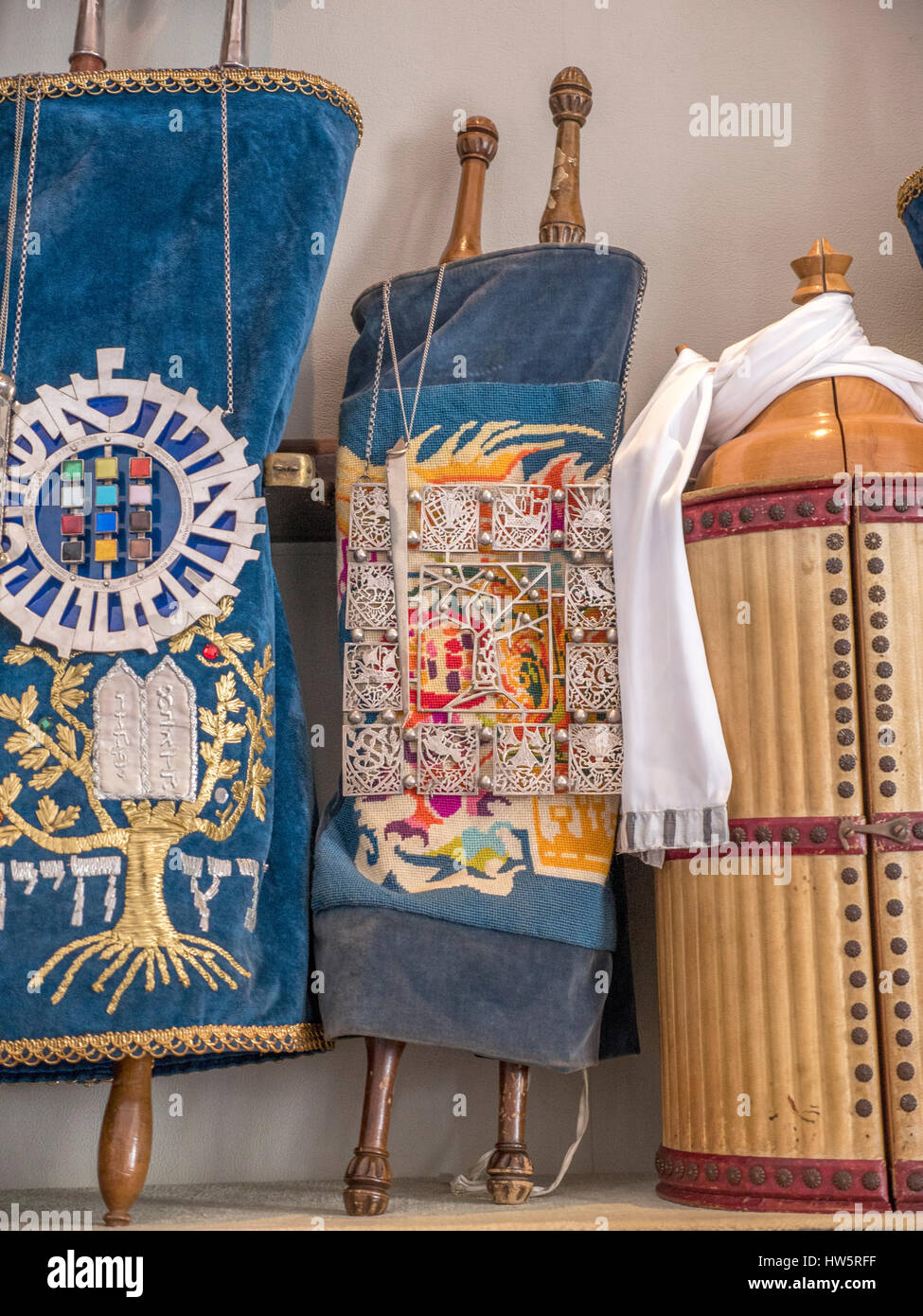 Torah ark hi-res stock photography and images - Alamy