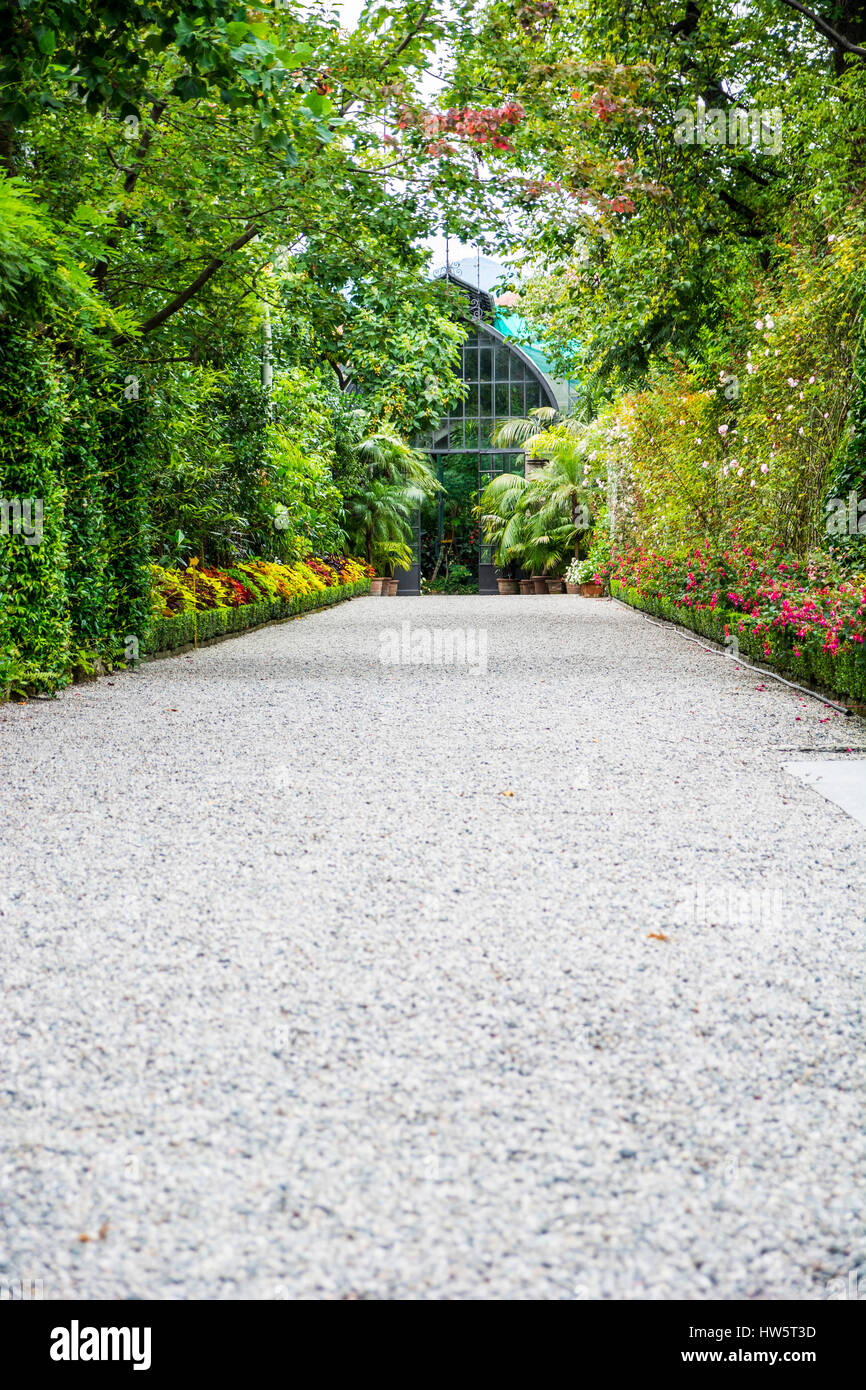 Trees garden pathway perspective hi-res stock photography and images ...