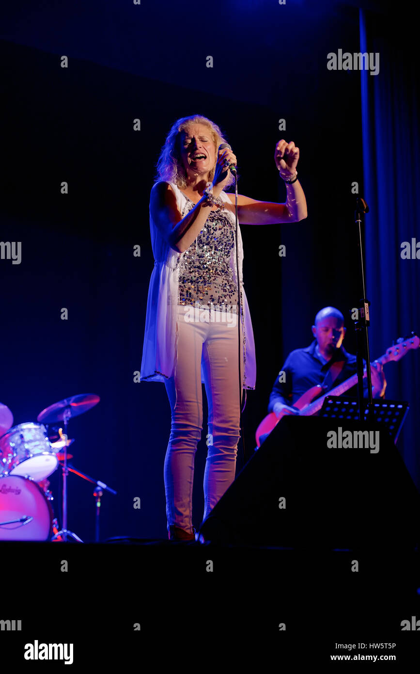 Zoe schwarz blue commotion hi-res stock photography and images - Alamy