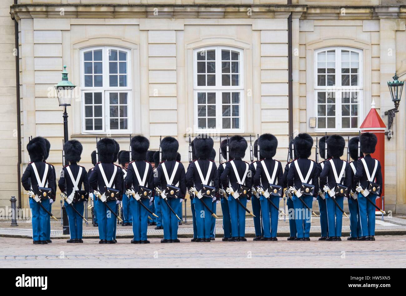 Amalienborg palace guard ceremony hi-res stock photography and images - Alamy