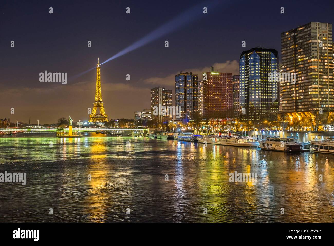 France, Paris, UNESCO World Heritage site, the banks of the Seine river ...