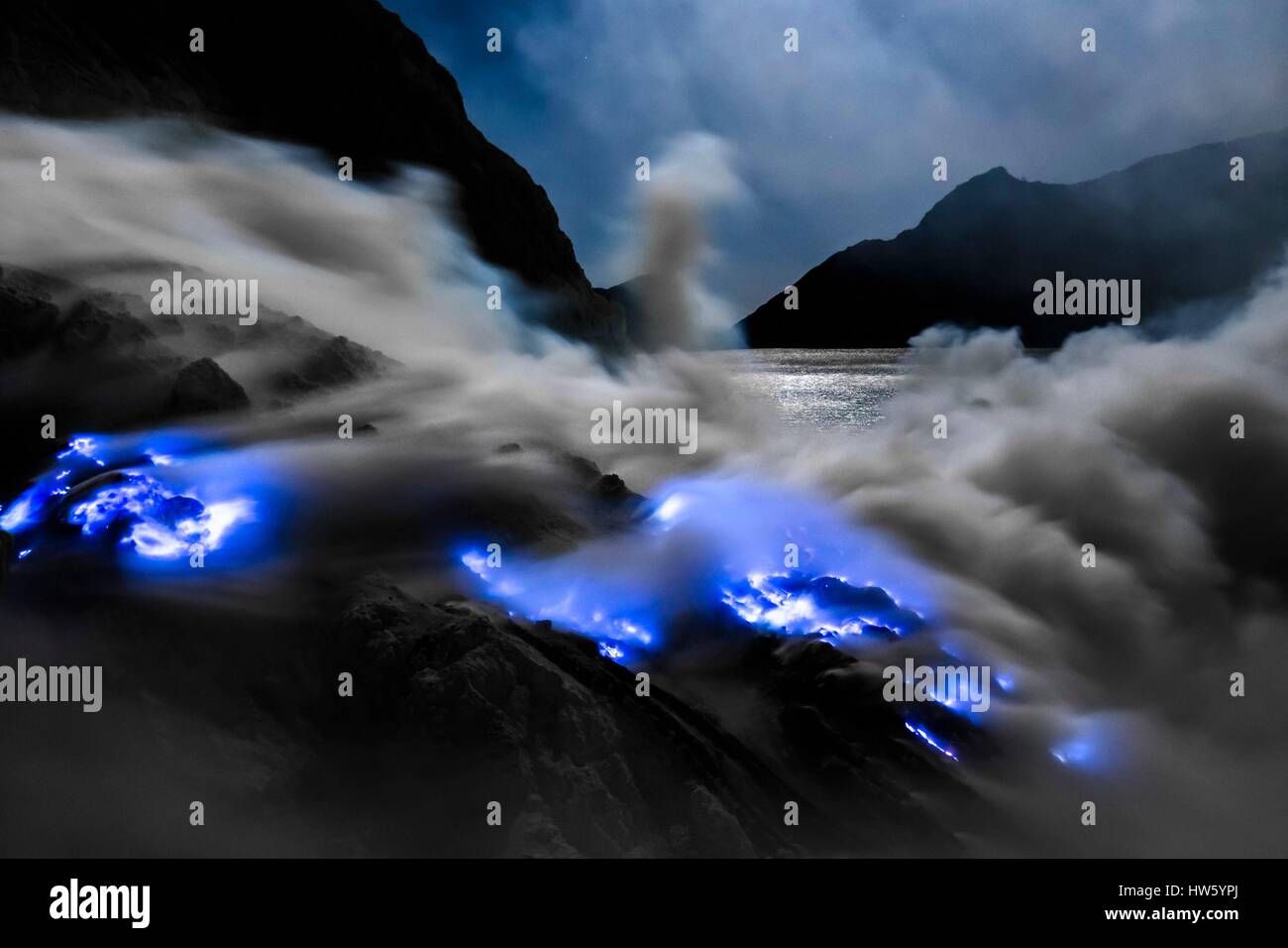Blue flames at ijen volcano hi-res stock photography and images - Alamy