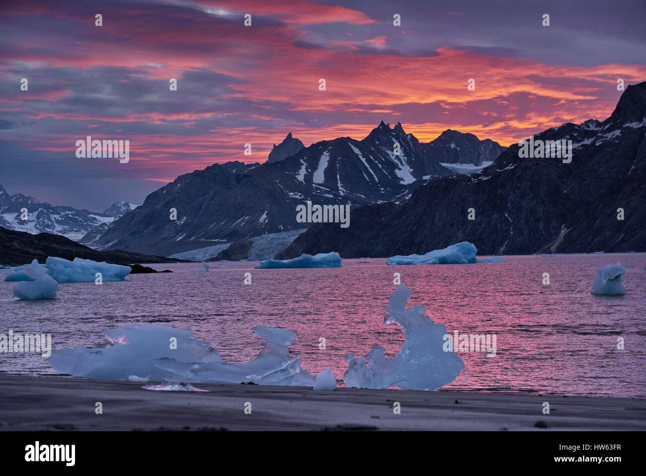 Greenland, Sermersooq, Kulusuk, Inuit village of Kulusuk, sunrise on ...