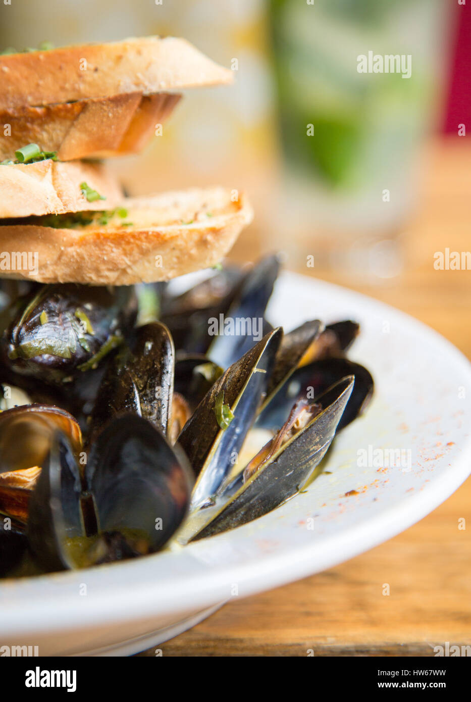 Mussels and bread Stock Photo - Alamy