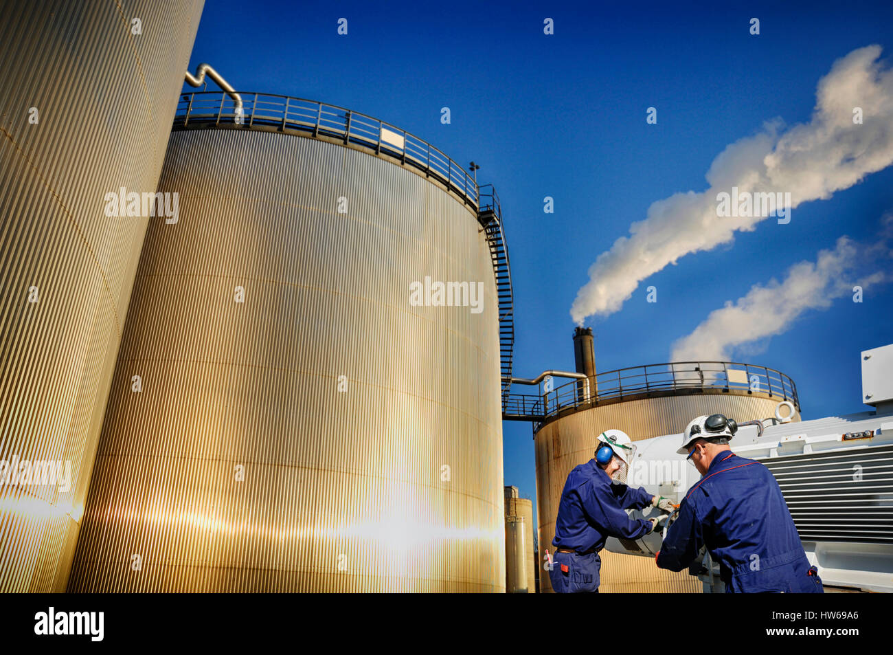 Oil towers hi-res stock photography and images - Alamy