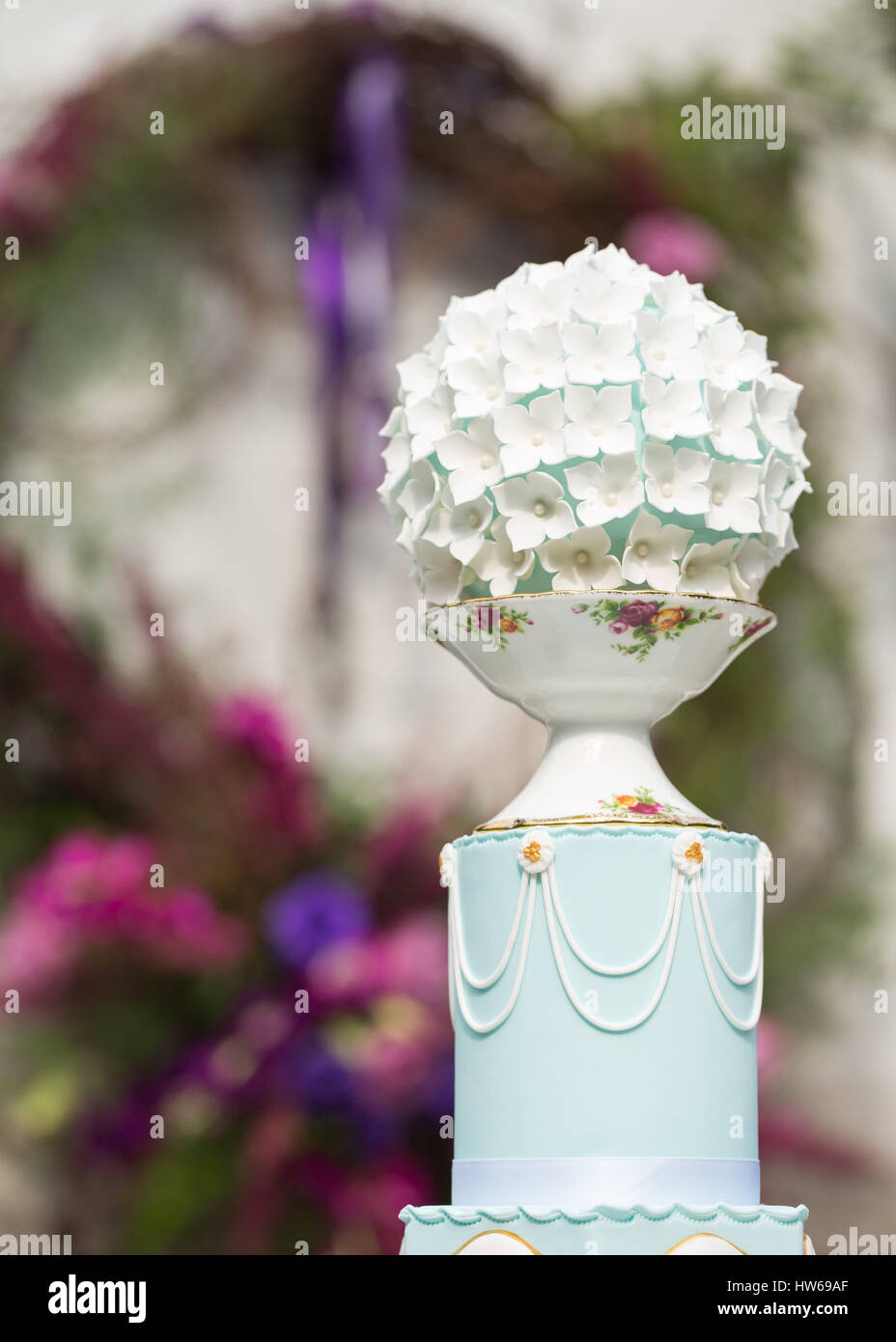 Wedding cake topper Stock Photo - Alamy
