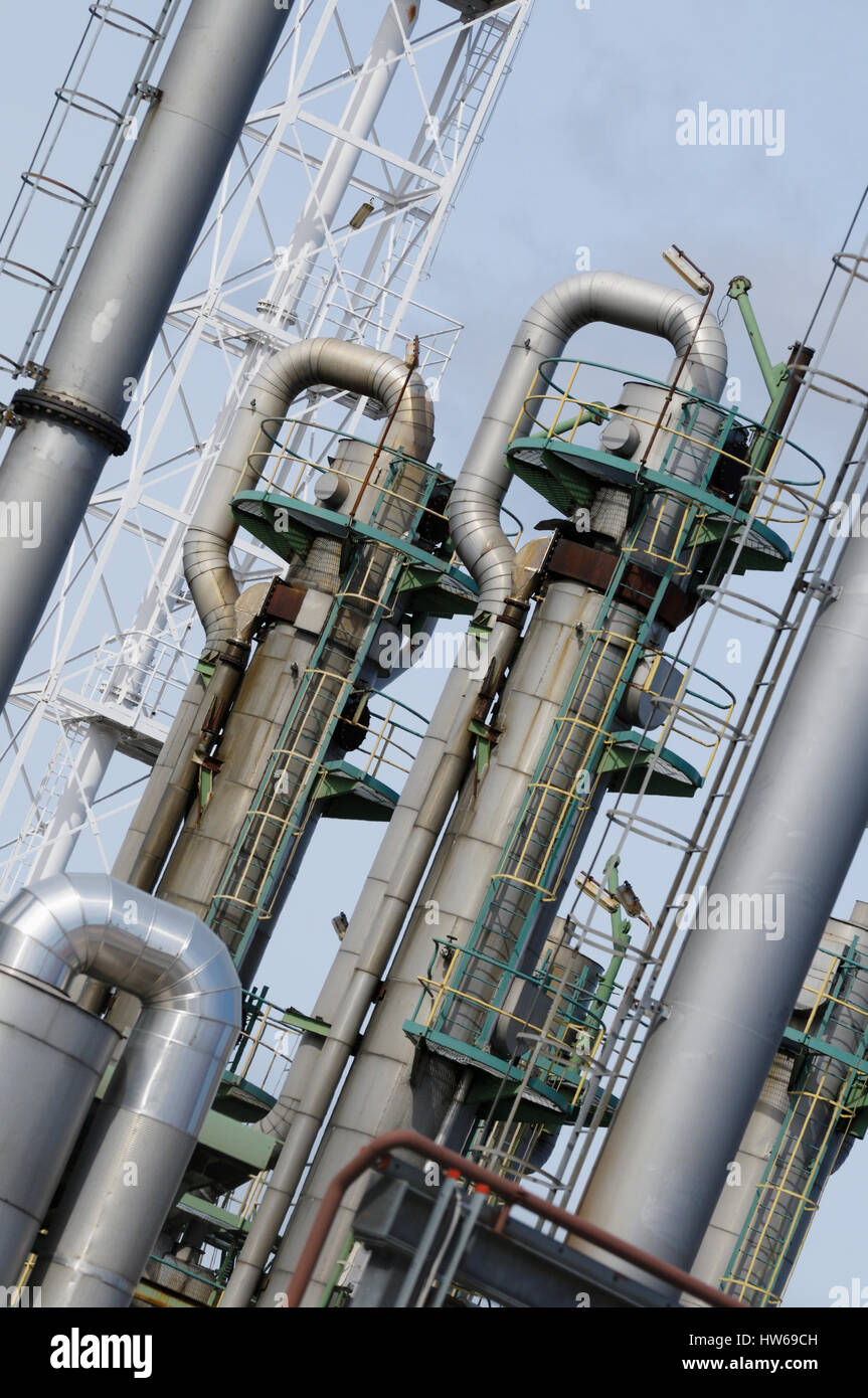 Refinery chimneys hi-res stock photography and images - Alamy