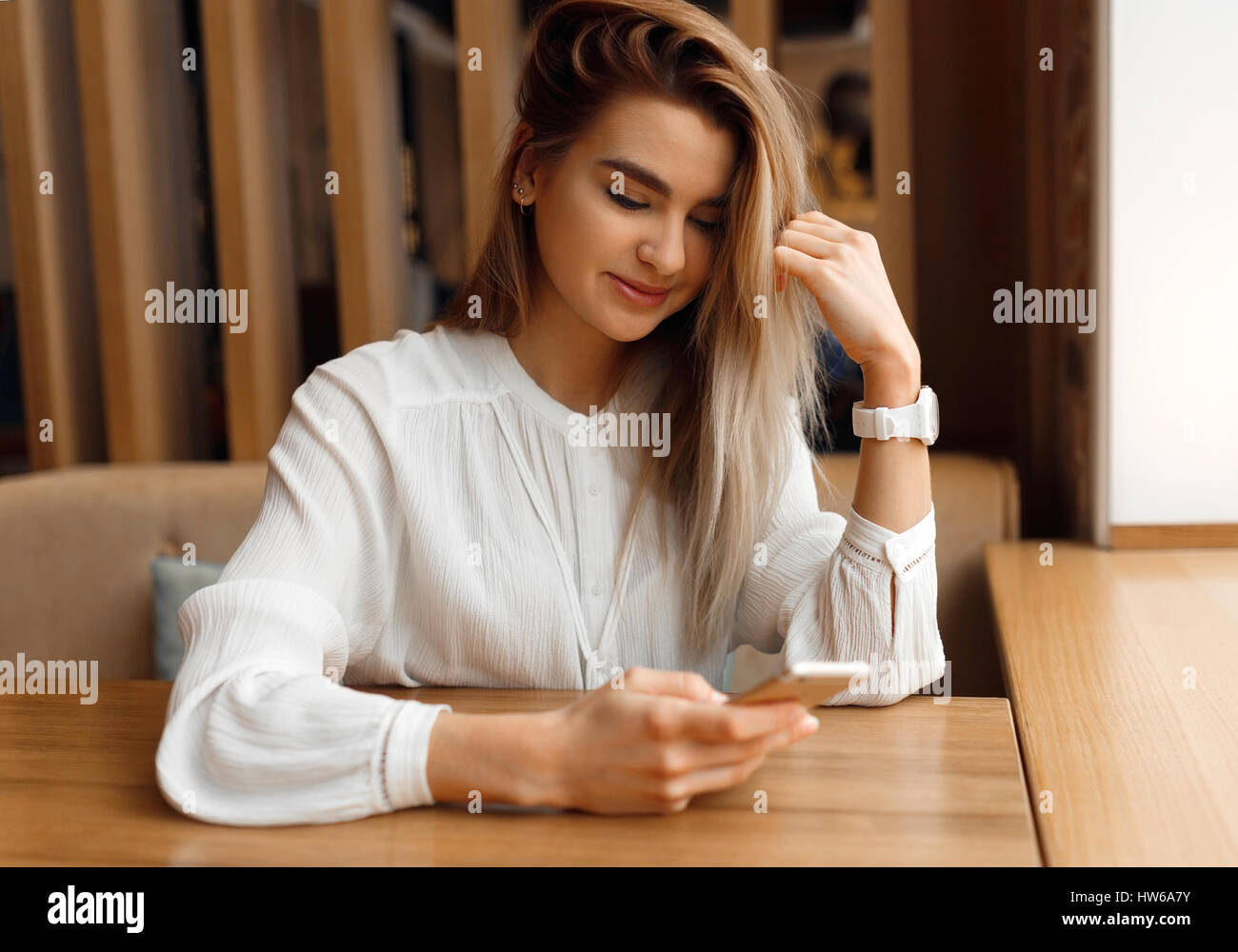 Mobile typing hi-res stock photography and images - Alamy