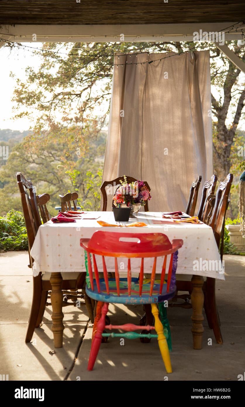 Dinner party table hi-res stock photography and images - Alamy