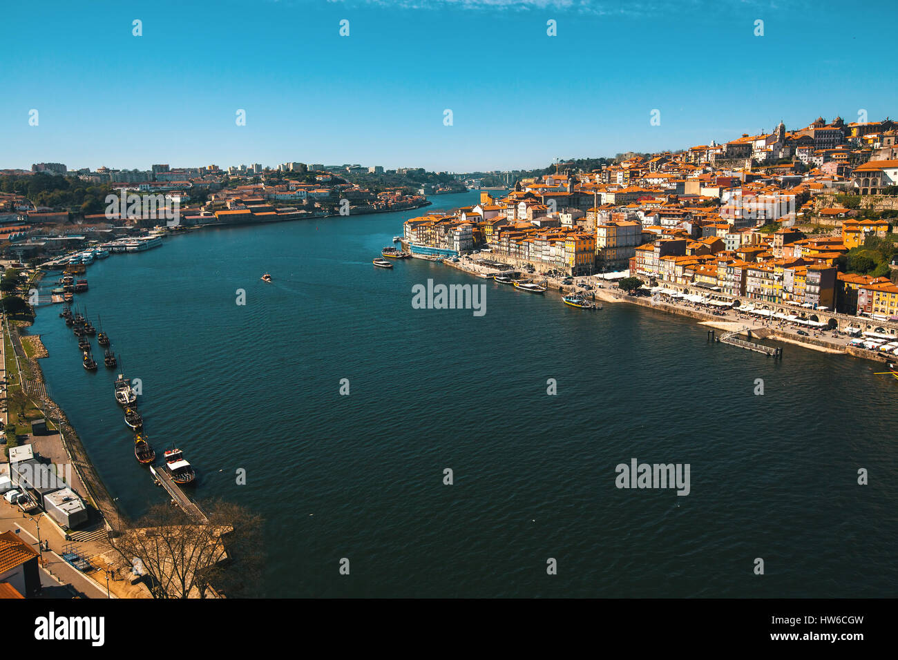 Douro river in old downtown Porto, Portugal Stock Photo - Alamy