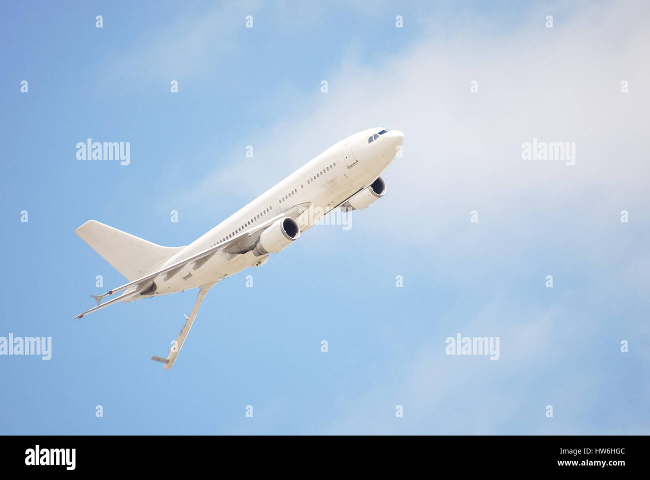 aircraft inflight refueling tanker flying overhead Stock Photo - Alamy