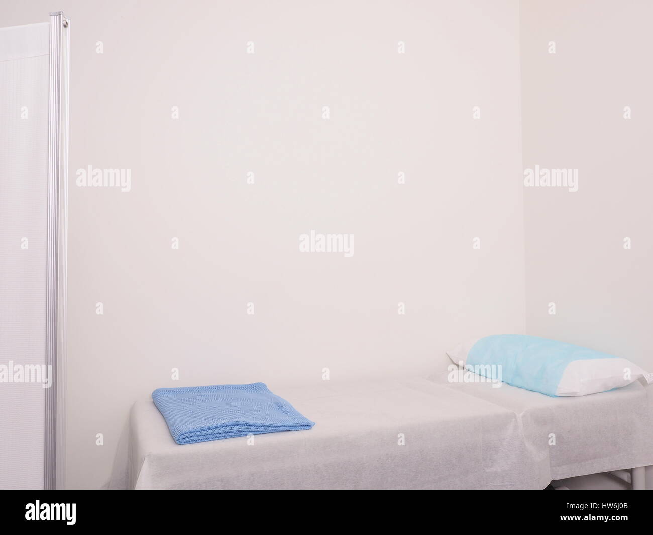 First aid bed and privacy screen in an industrial first aid room ...