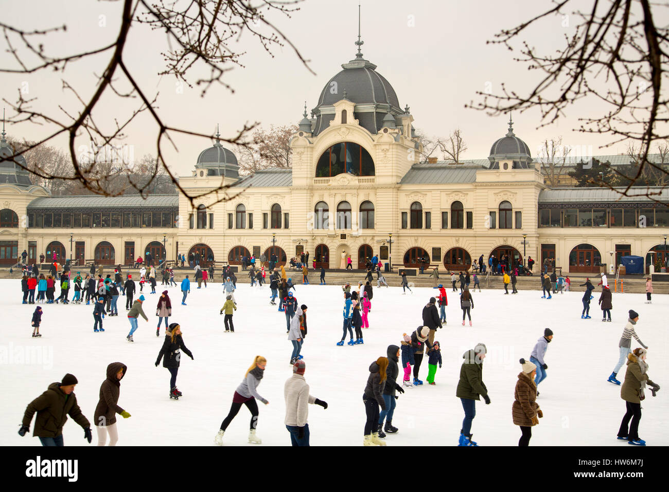 Ice rink budapest hi-res stock photography and images - Alamy