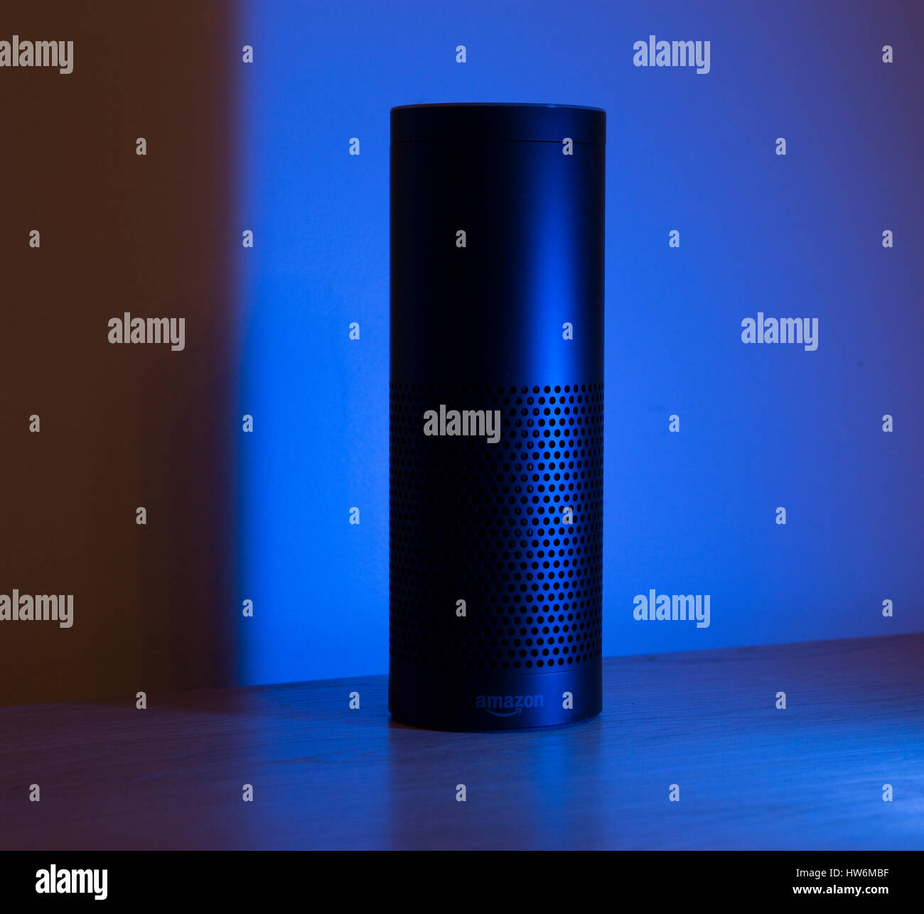 Amazon alexa hi-res stock photography and images - Alamy
