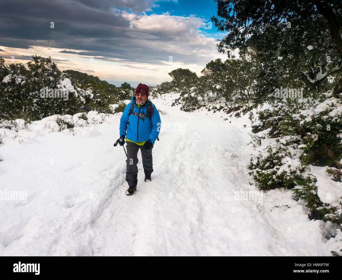Covered footpath hi-res stock photography and images - Alamy