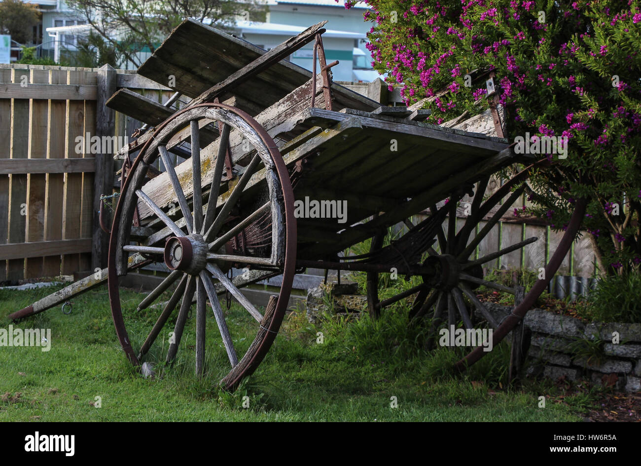 Rotten cart hi-res stock photography and images - Alamy