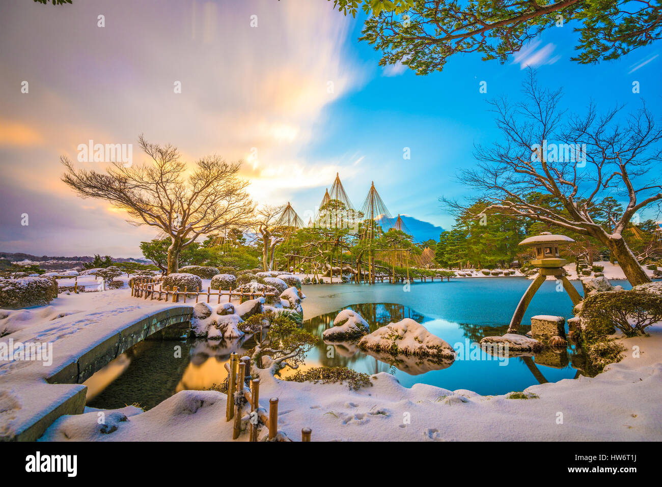 Kenrokuen garden in kanazawa japan hi-res stock photography and images ...