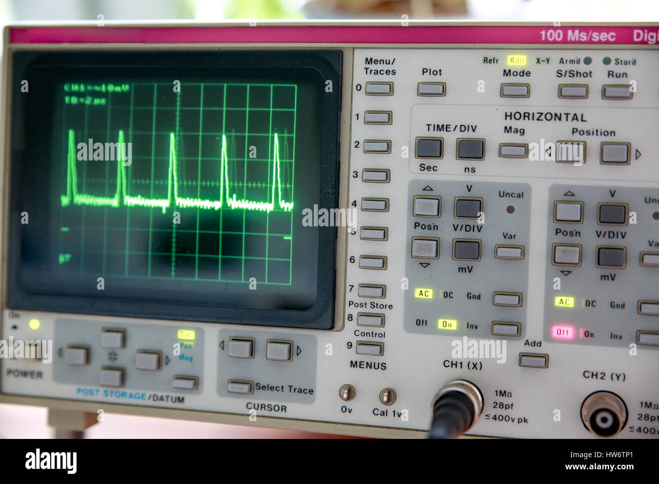 Oscilloscope hi-res stock photography and images - Alamy