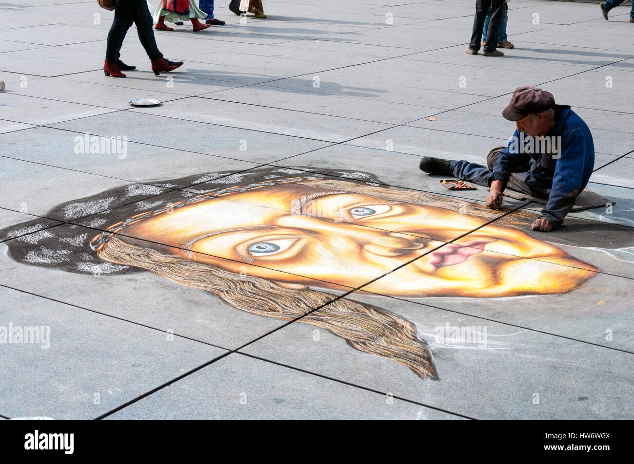 Artist drawing on pavement in hi-res stock photography and images - Alamy