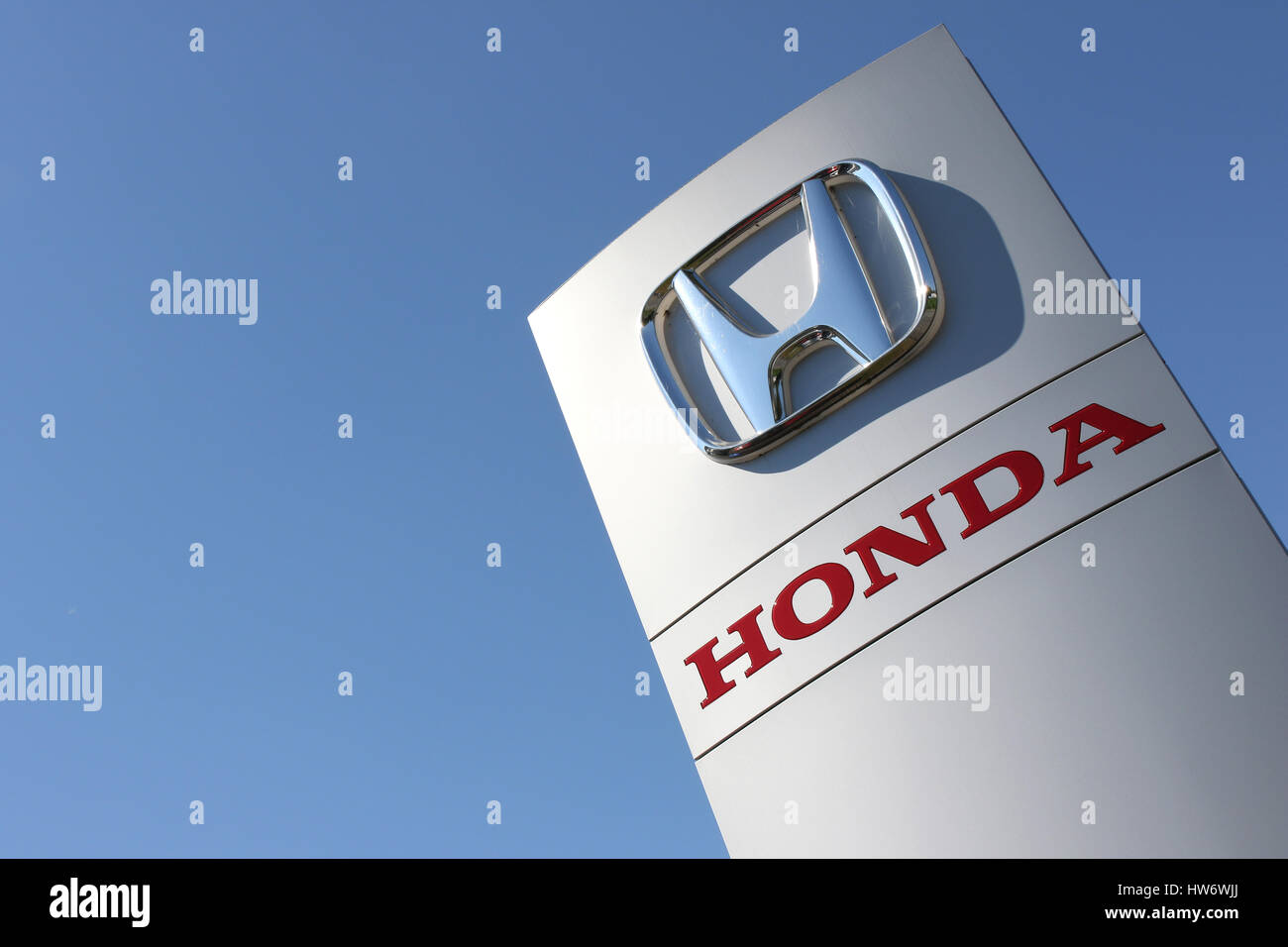 Honda logo sign hi-res stock photography and images - Alamy