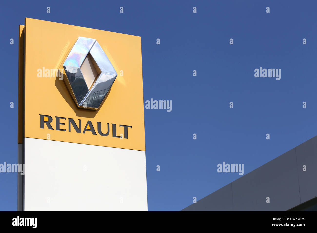 Renault badge hi-res stock photography and images - Alamy