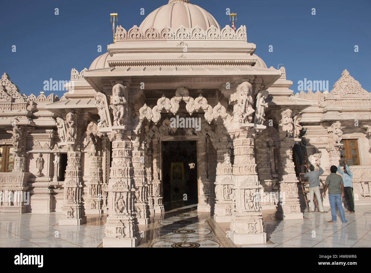 Front entrance, BAPS Swaminarayan mandir, Katraj, Pune Stock Photo - Alamy