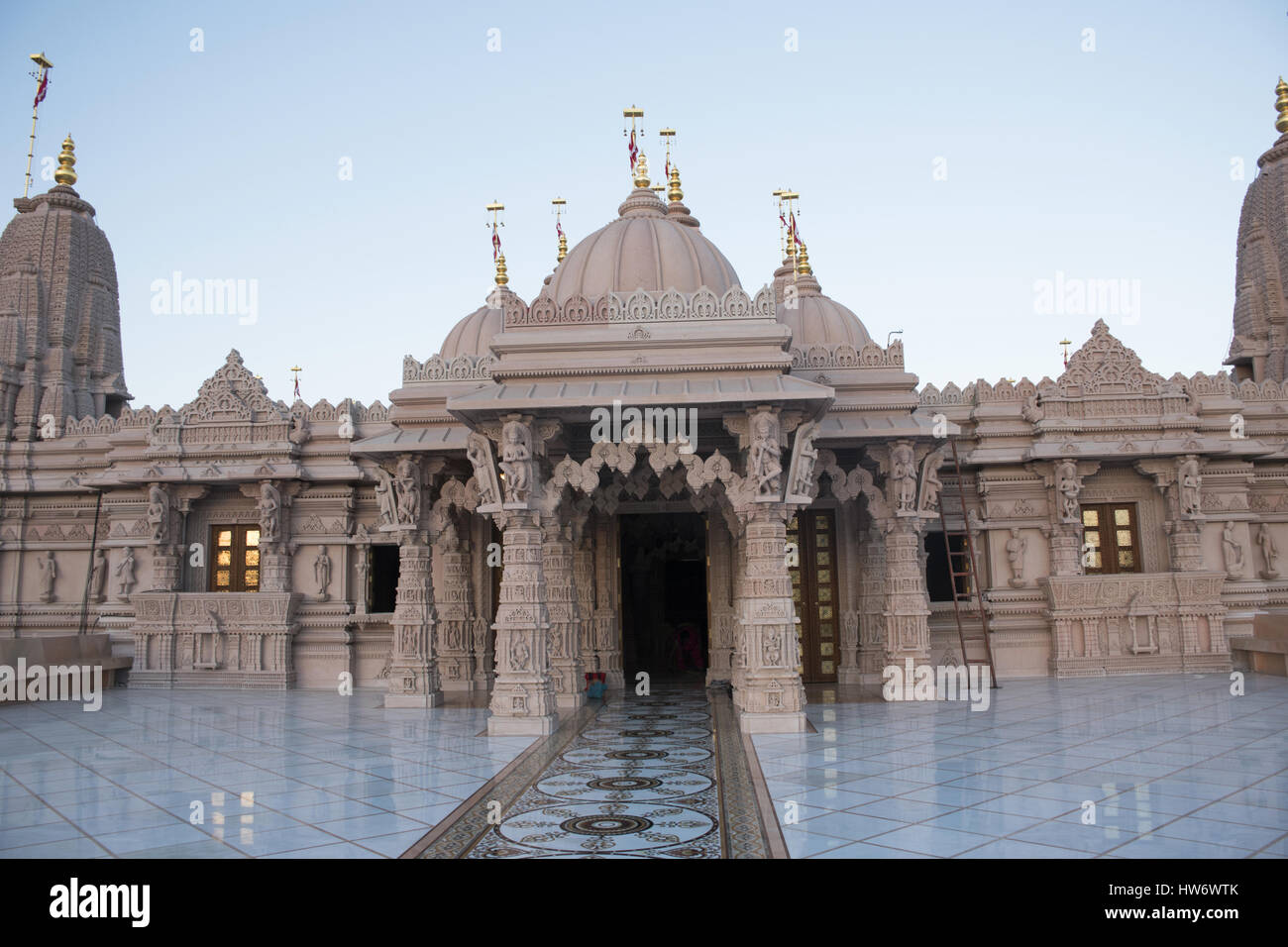 Front entrance, BAPS Swaminarayan mandir, Katraj, Pune Stock Photo - Alamy