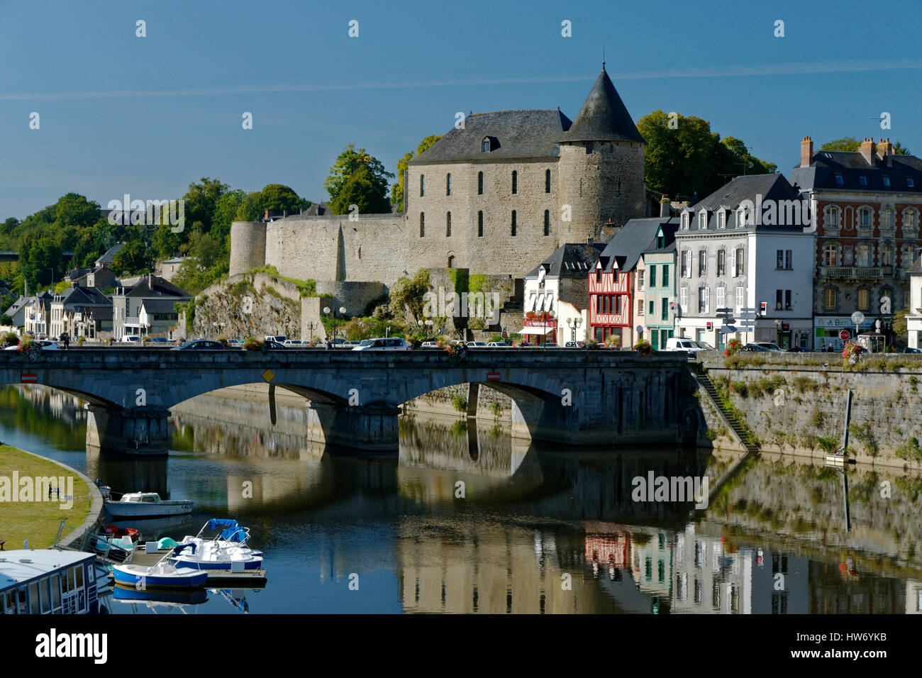Mayenne city castle river la hi-res stock photography and images - Alamy