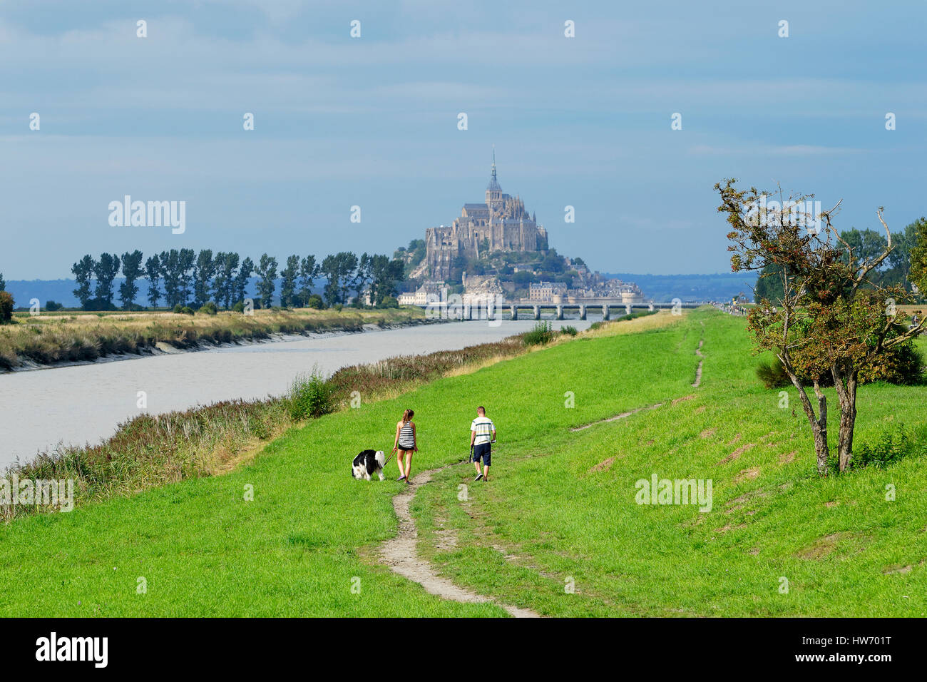 Mt Coastal river Le Couesnon and Mont-Saint-Michel Stock Photo - Alamy