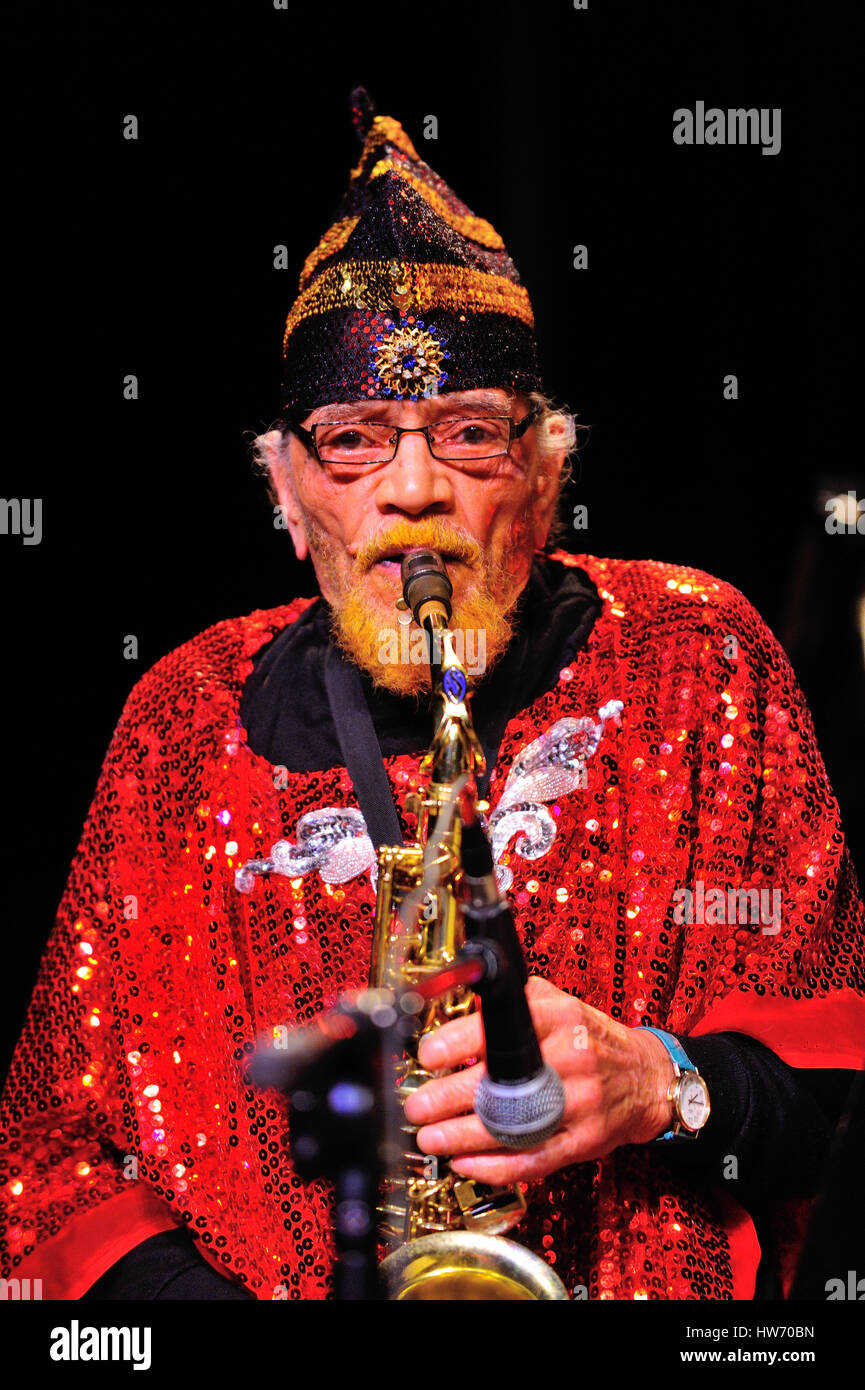 Flute sun ra arkestra hi-res stock photography and images - Alamy
