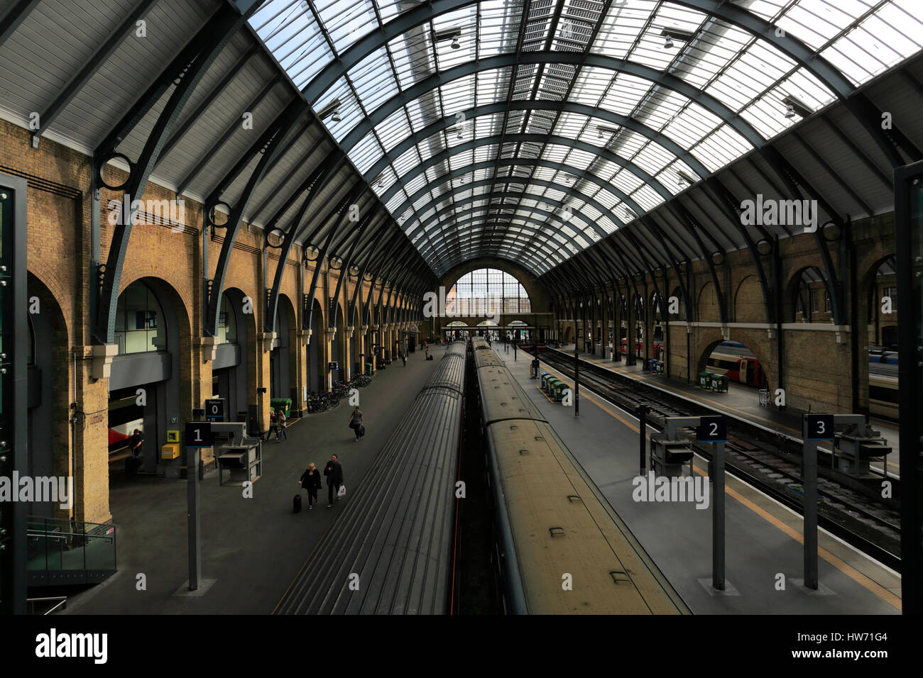 Virgin and Great Northern trains inside Kings Cross railway Station ...