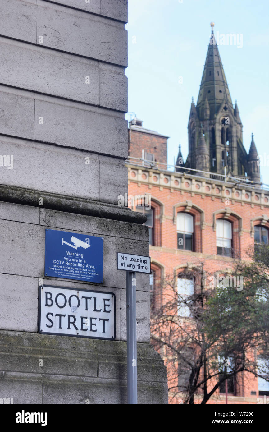 Ex Manchester United footballers, Ryan Giggs and Gary Neville are ...