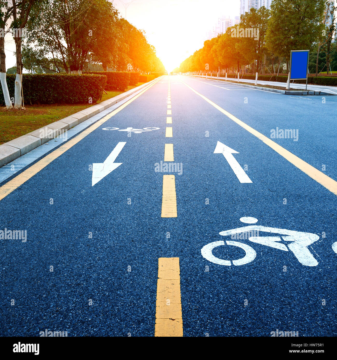 Yellow and white paint grass route hi-res stock photography and images ...