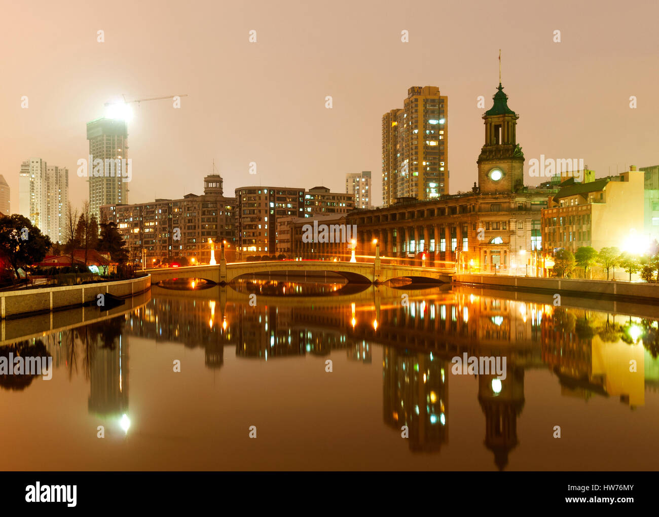 City night scene hi-res stock photography and images - Alamy