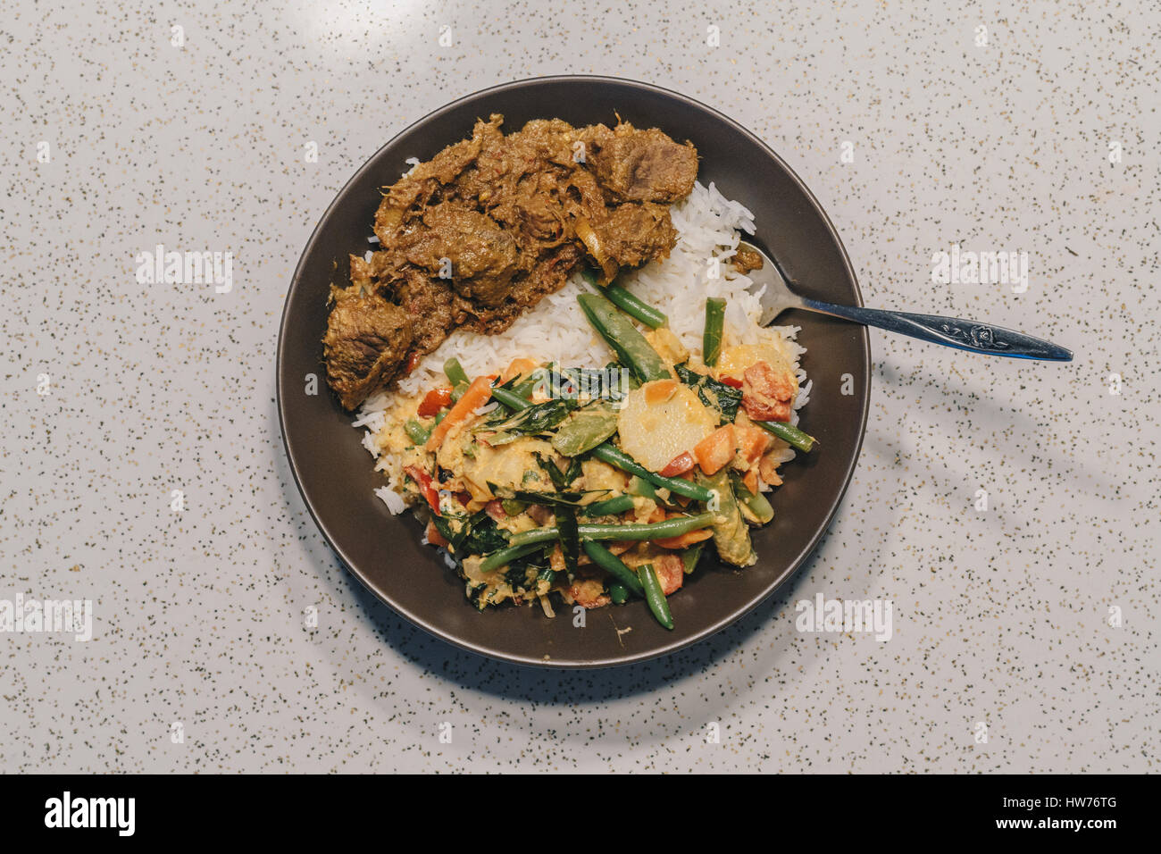 Bowl of Beef rendang Stock Photo - Alamy
