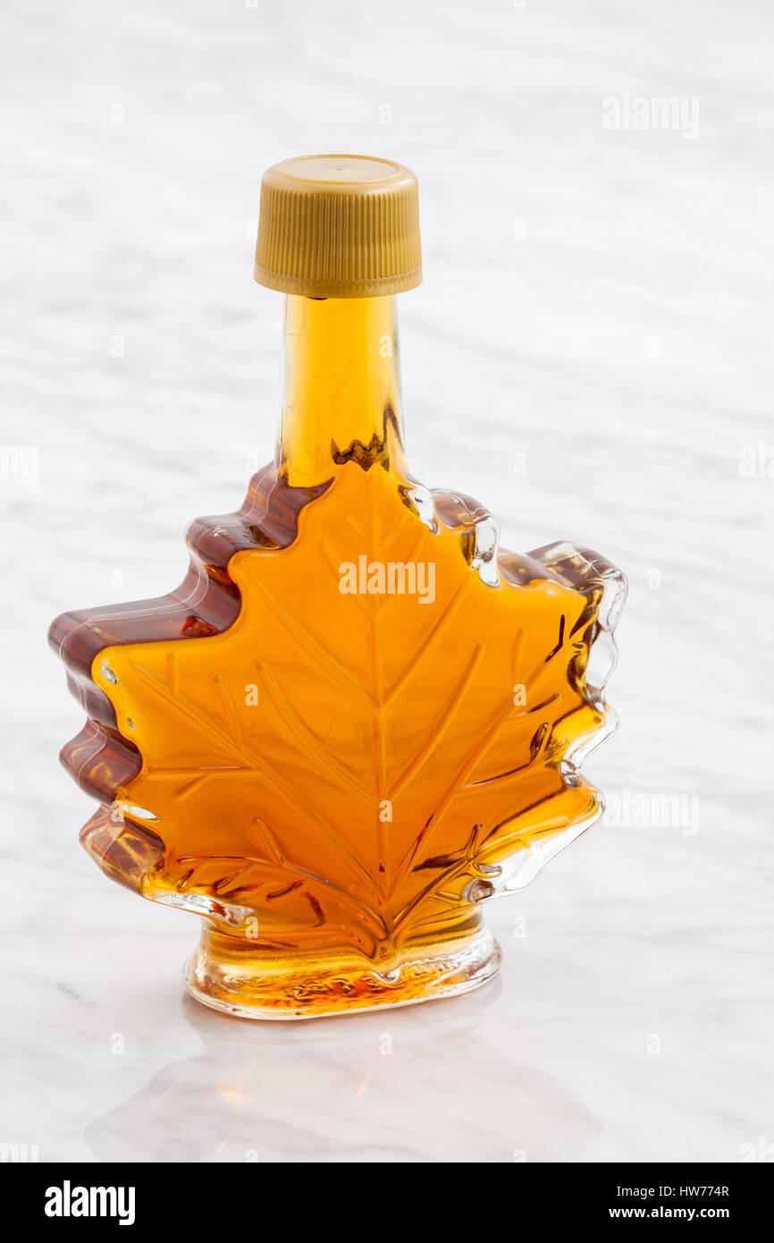 beautyfully styled delicious maple syrup Stock Photo - Alamy
