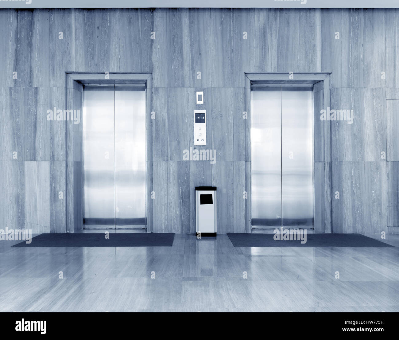 Elevator hotel exterior hi-res stock photography and images - Alamy