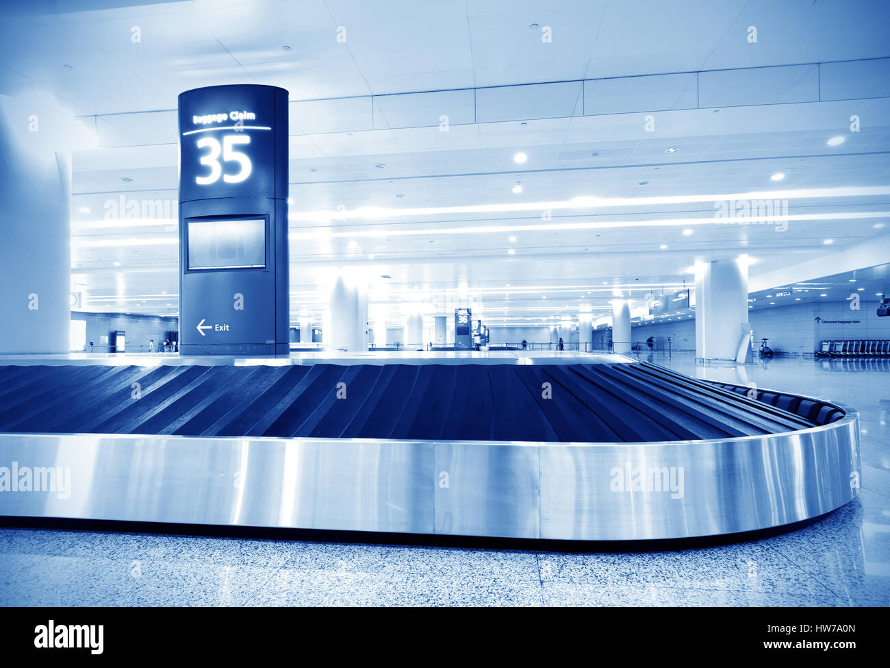 Airport carousel hi-res stock photography and images - Alamy