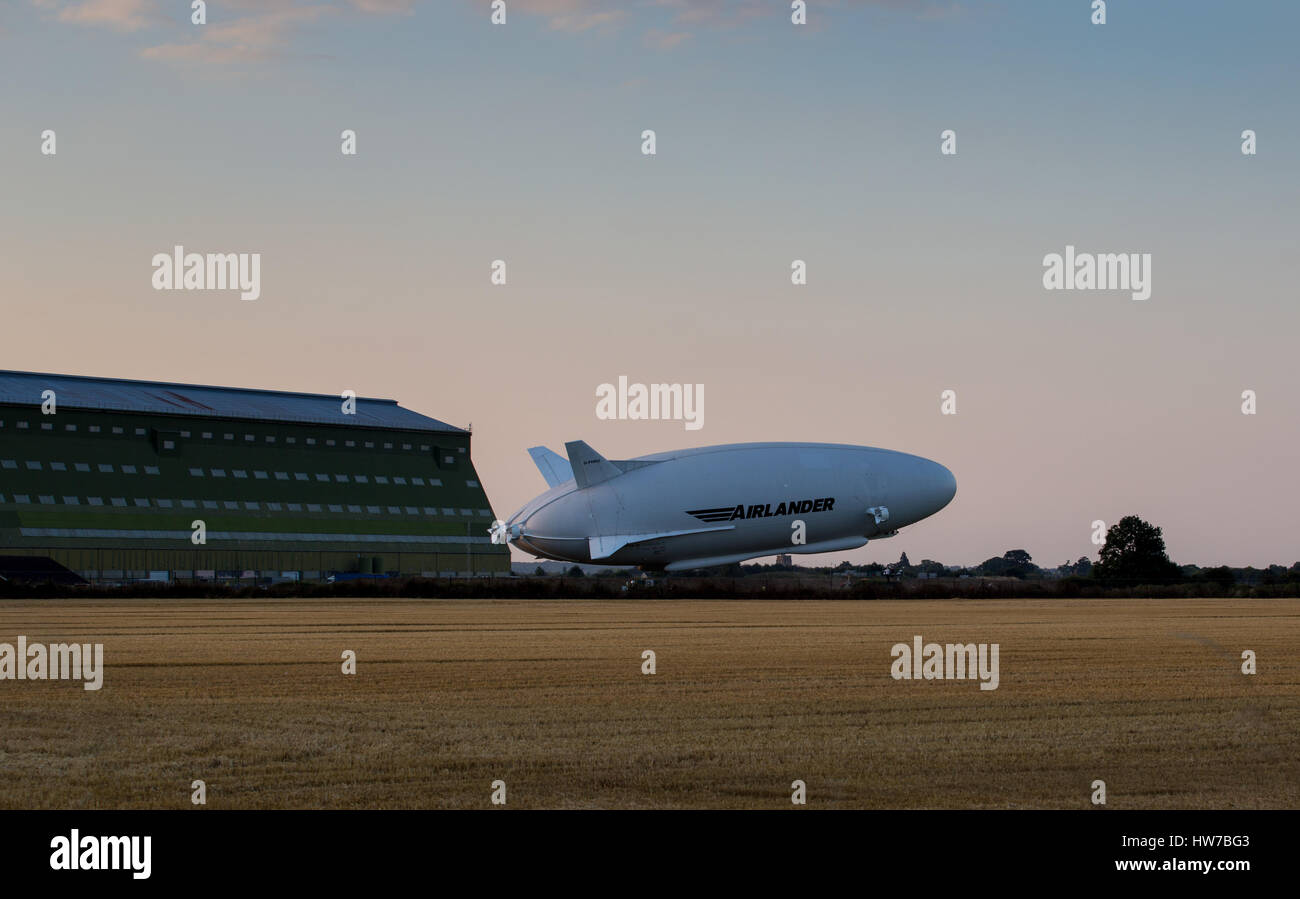 Airlander airship hi-res stock photography and images - Alamy