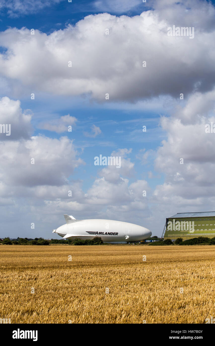 Airlander airship hi-res stock photography and images - Alamy