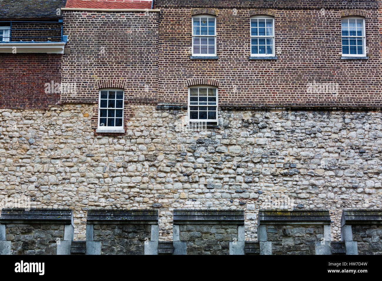 Victorian style stone building windows hi-res stock photography and ...
