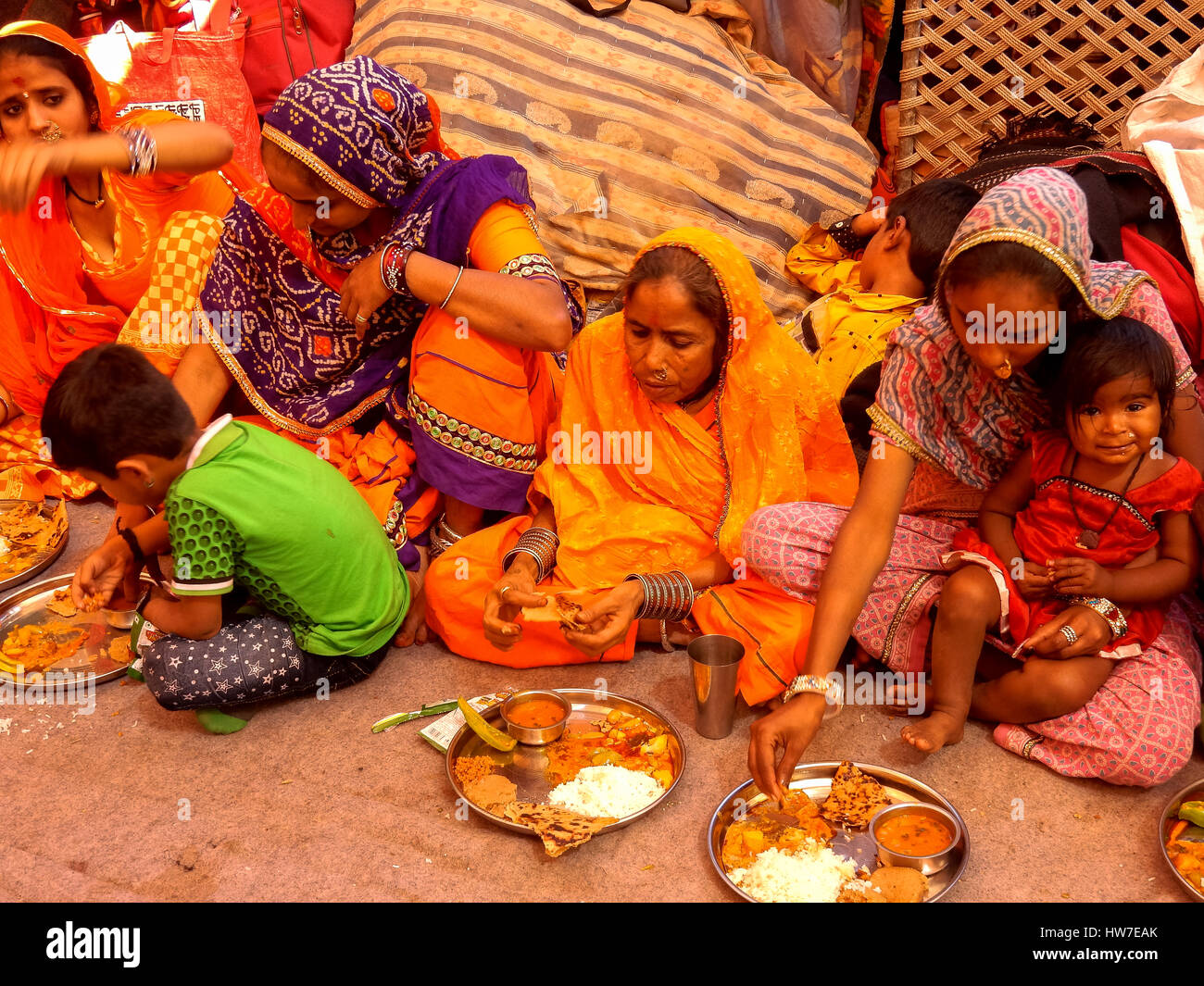 Indian children eating hi-res stock photography and images - Alamy